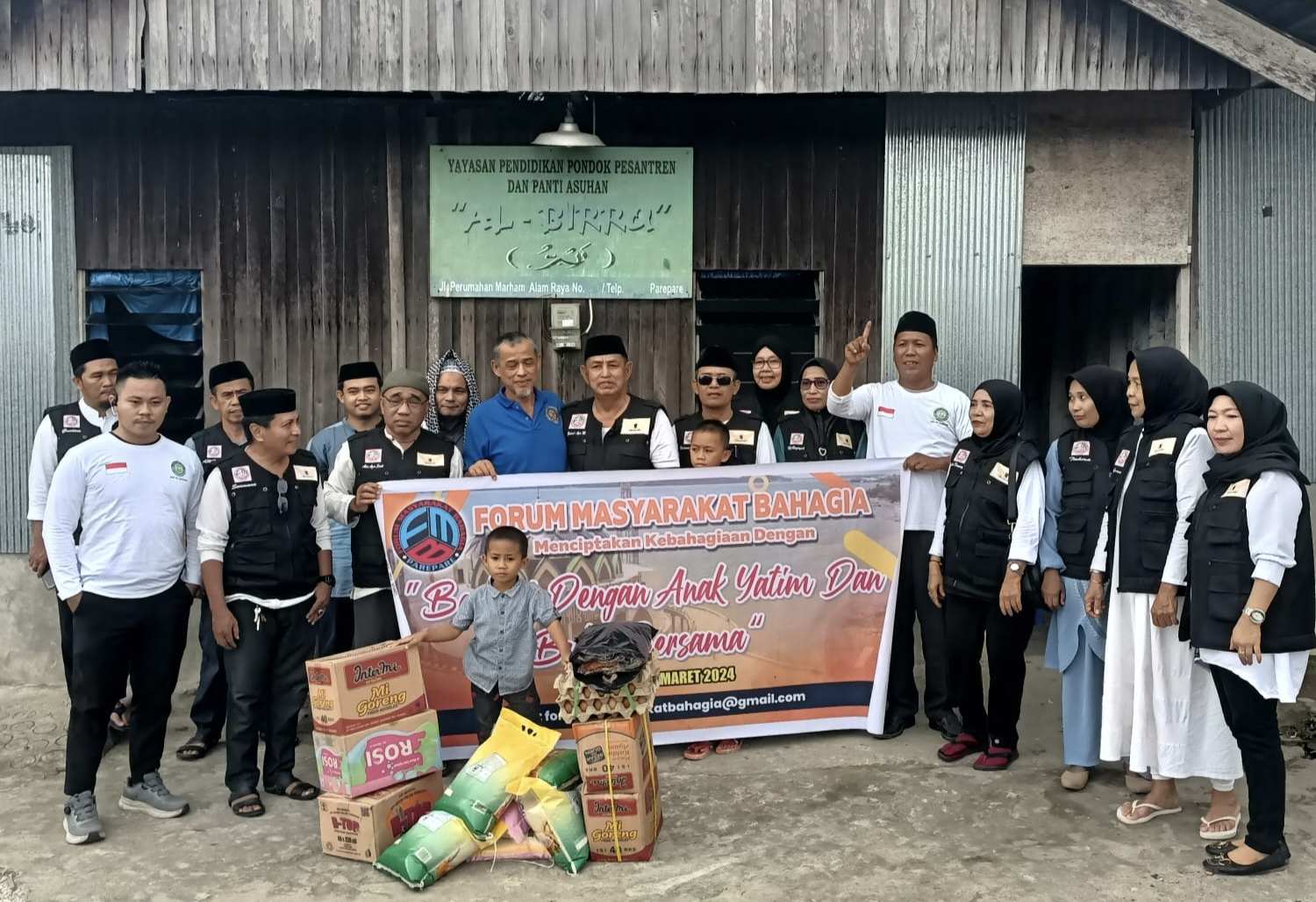 FMB dan FPI Berbagi Sembako ke Pondok Pesantren dan Masyarakat - KLUPAS.COM